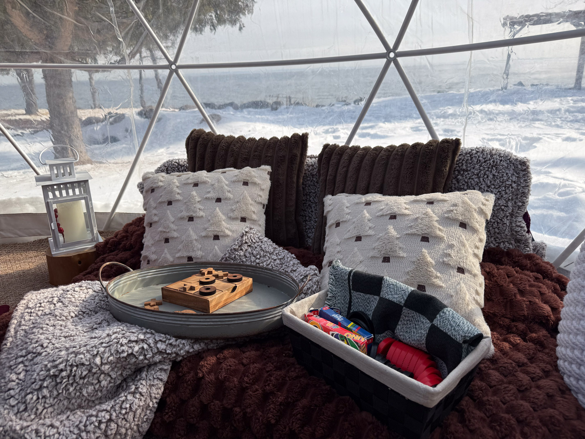 North Shore Igloo Dining · Odyssey Resorts